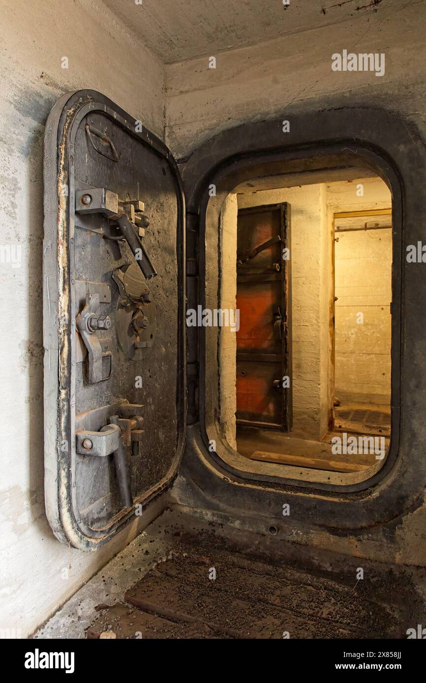 Inside bunker hi-res stock photography and images - Alamy