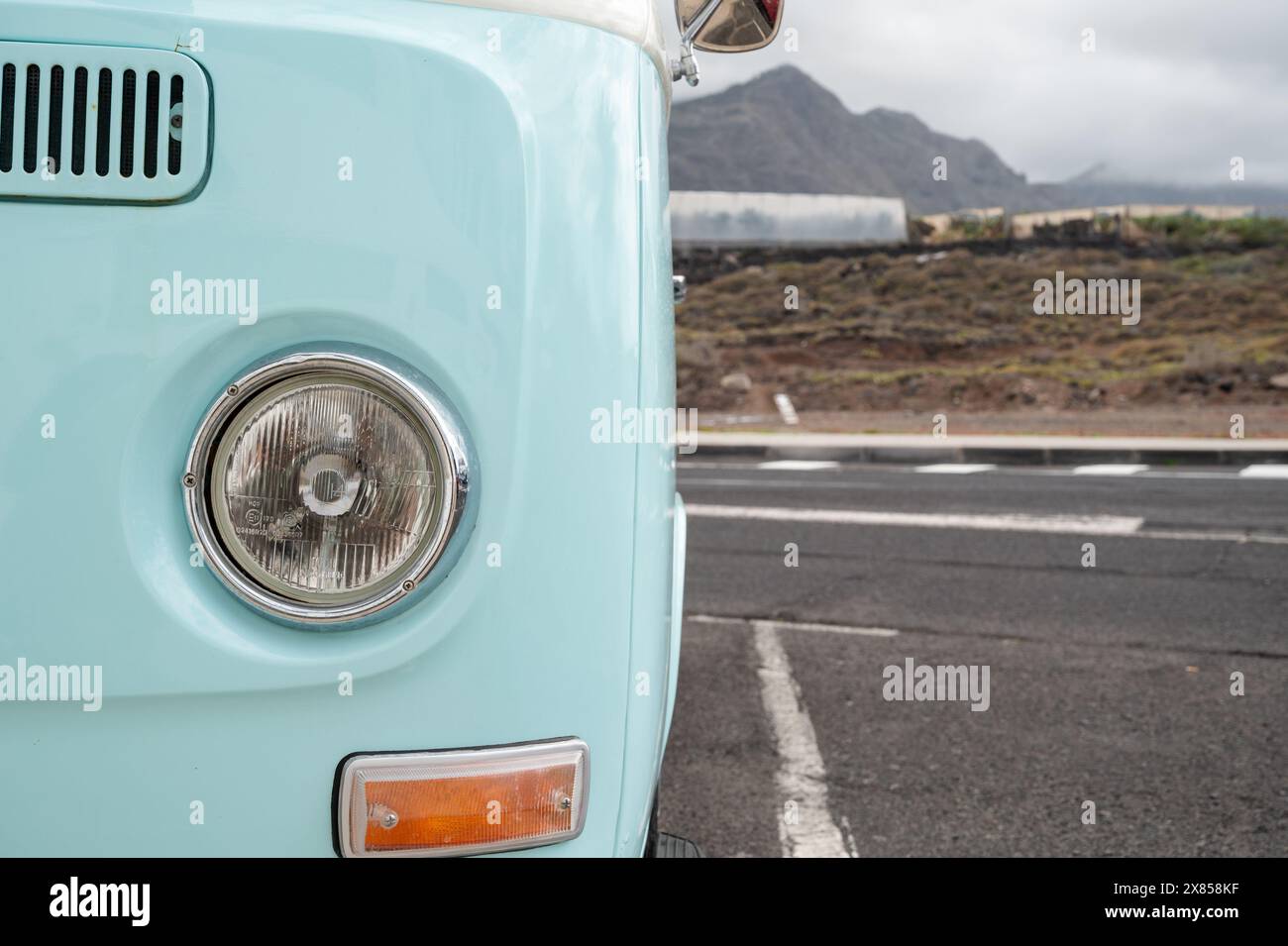 Vw bus on beach hi-res stock photography and images - Alamy