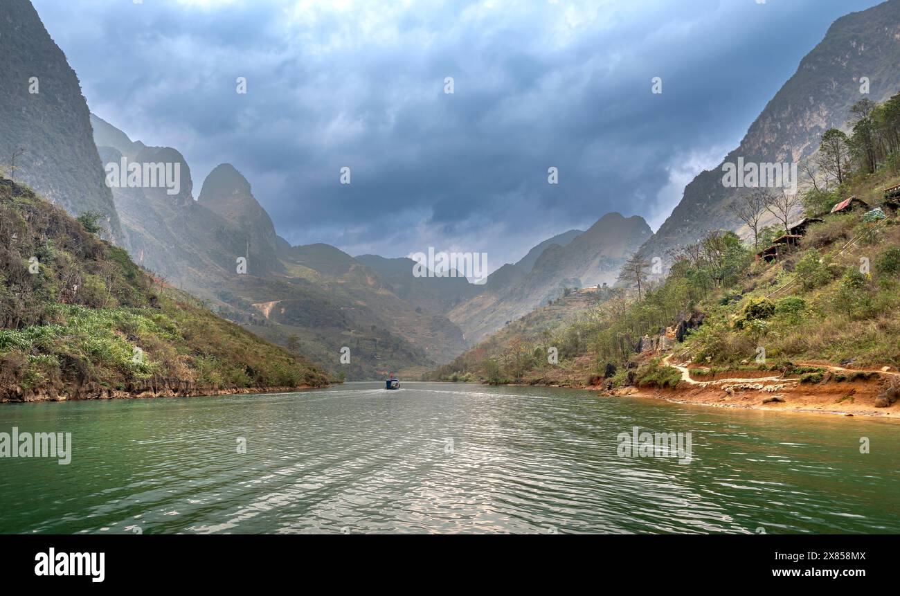 Visitors will be overwhelmed by the beauty of Tu San alley located ...