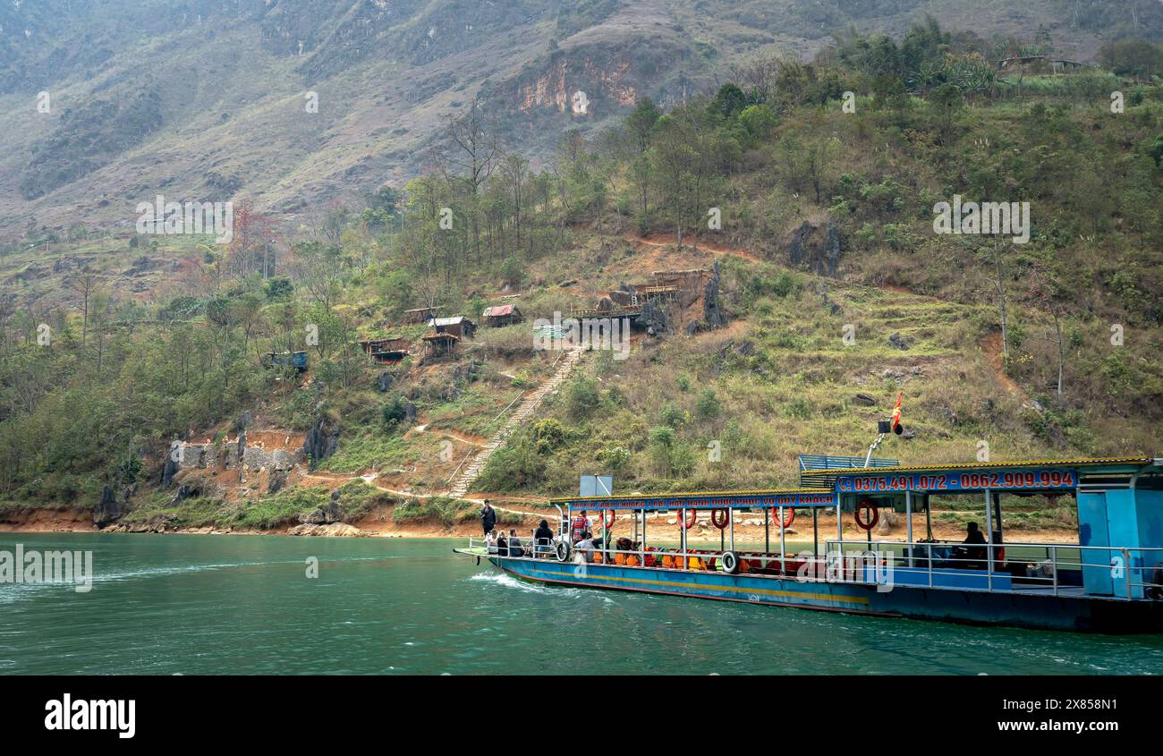 Visitors will be overwhelmed by the beauty of Tu San alley located ...