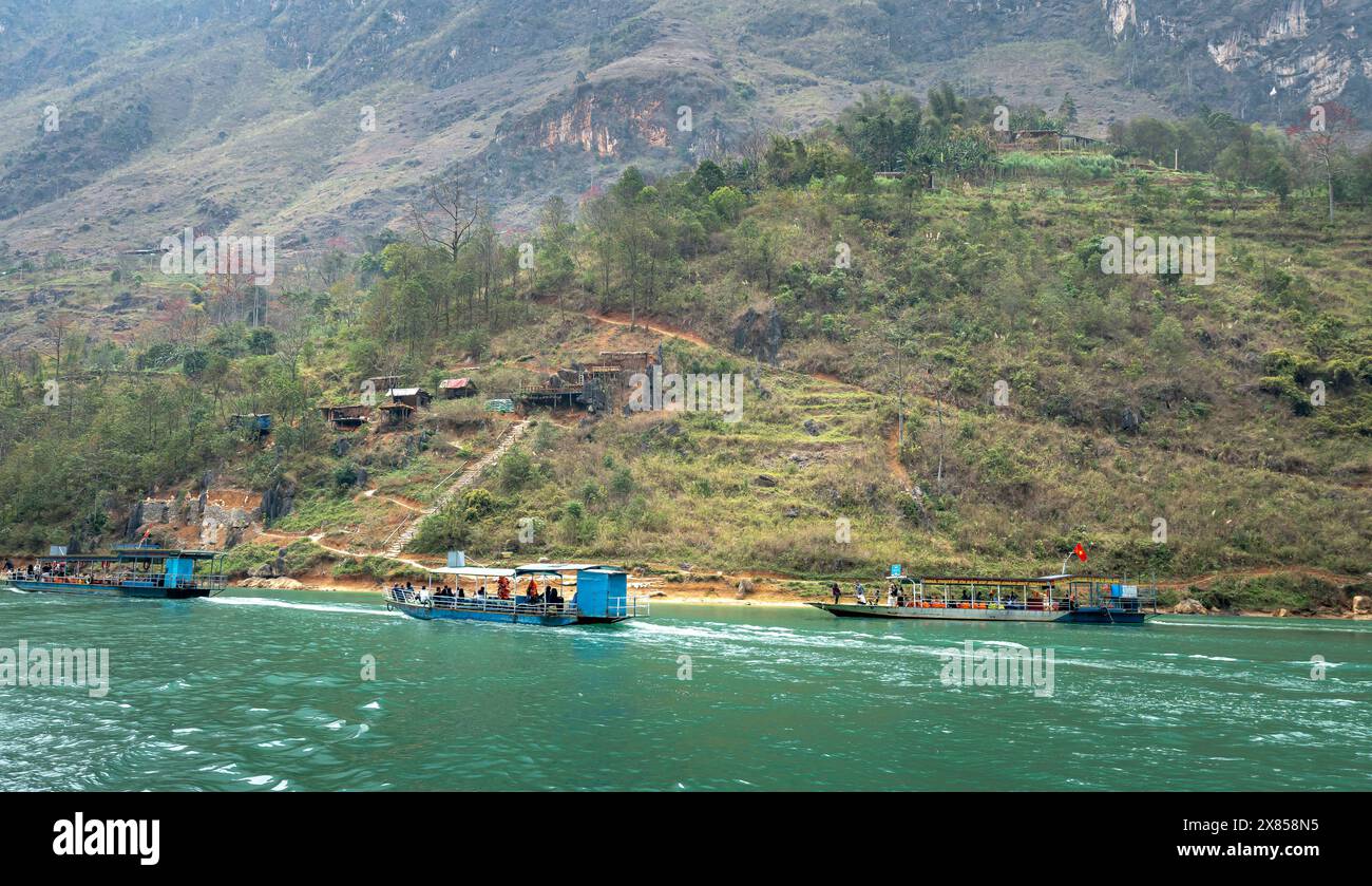 Visitors will be overwhelmed by the beauty of Tu San alley located ...