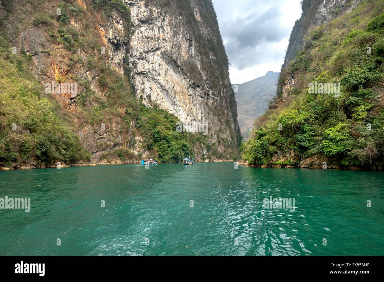 Visitors will be overwhelmed by the beauty of Tu San alley located ...