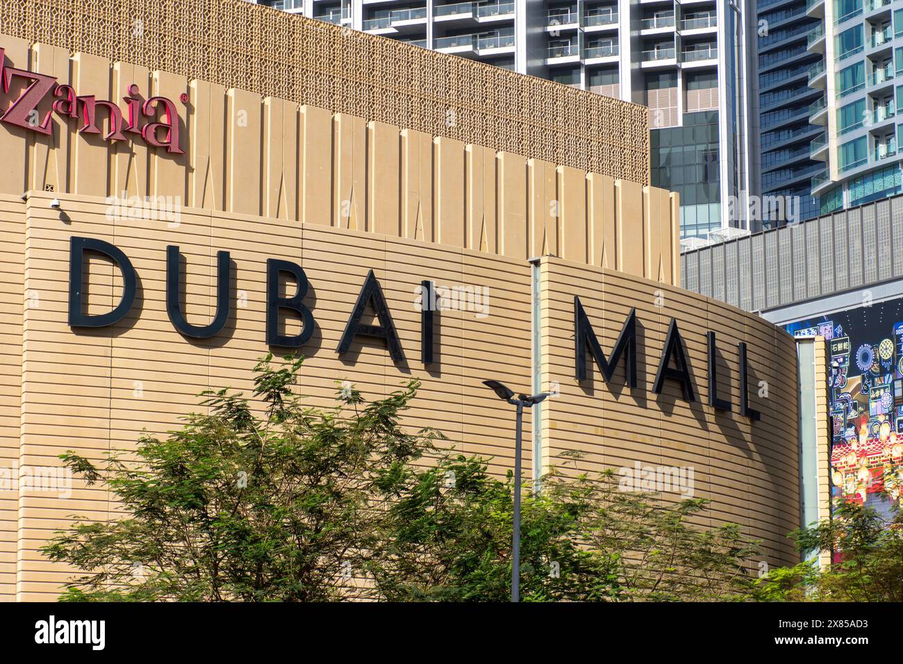 Dubai Mall Signboard name on the wall. Famous shopping mall Stock Photo ...