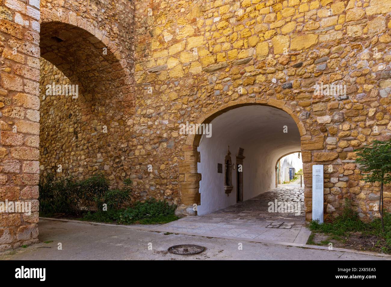 Fortified Sao Goncalo gate, Medieval Lagos Castle, Lagos, Algarve ...