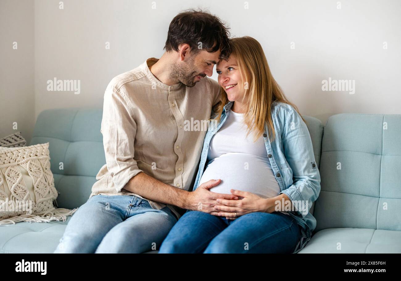 Portrait of a loving couple expecting a baby Stock Photo - Alamy