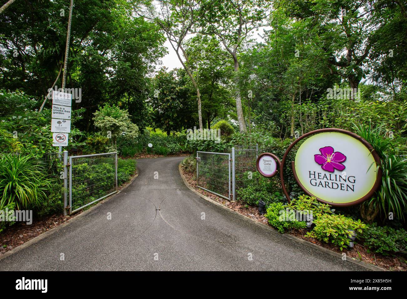 Healing Garden signage and entrance at Singapore Botanic Gardens Stock ...