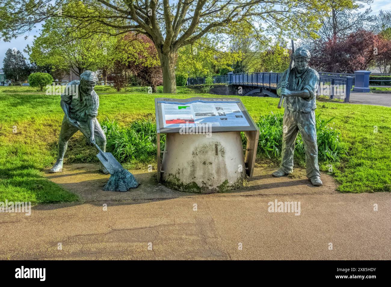 Bronze statues of two canal builders who helped build the Royal ...