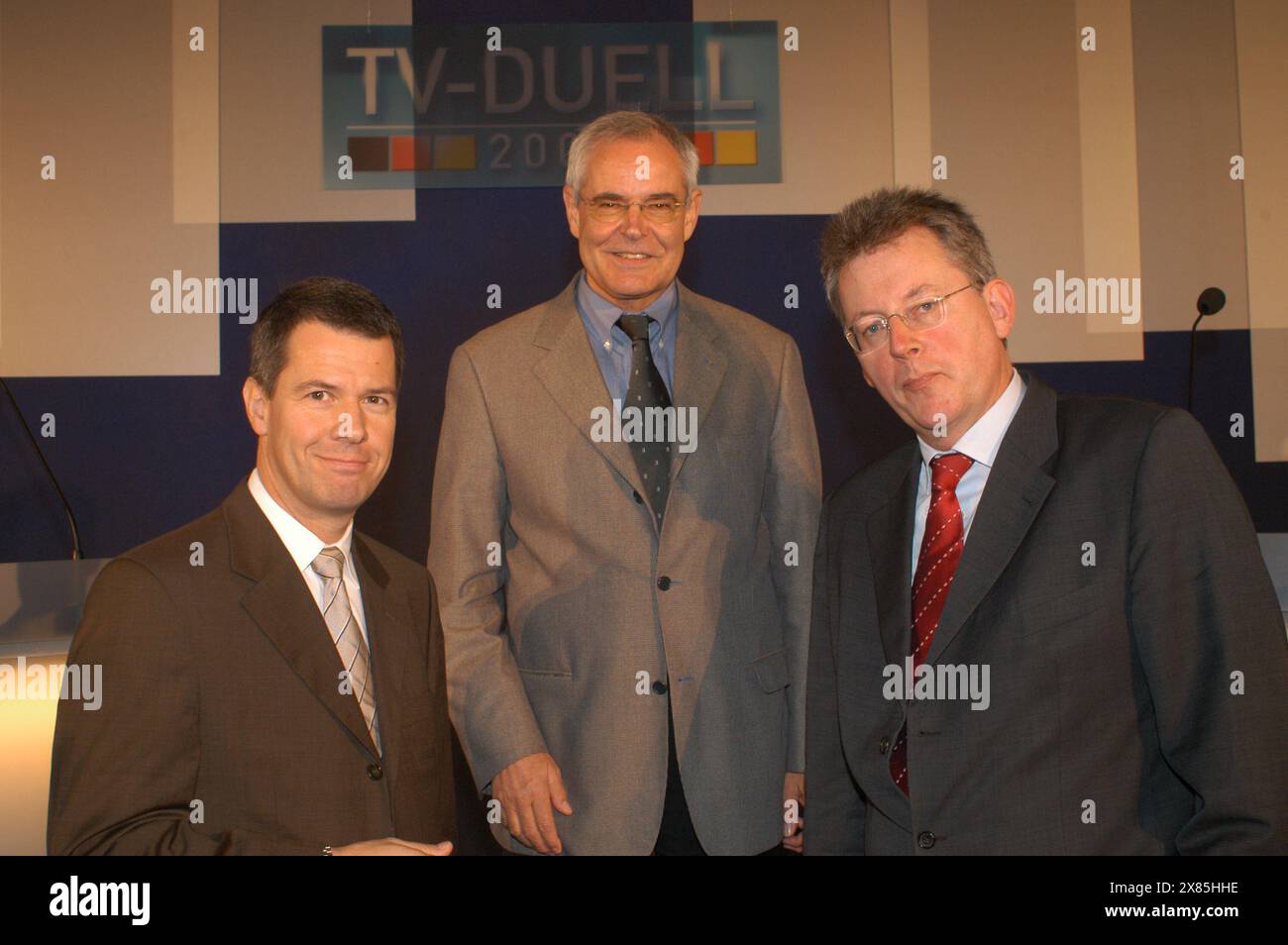 Das RTL TV-Duell 2002 mit dabei Moderator Peter Kloeppel Stock Photo ...