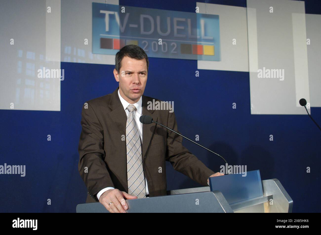 Das RTL TV-Duell 2002 mit dabei Moderator Peter Kloeppel Stock Photo ...
