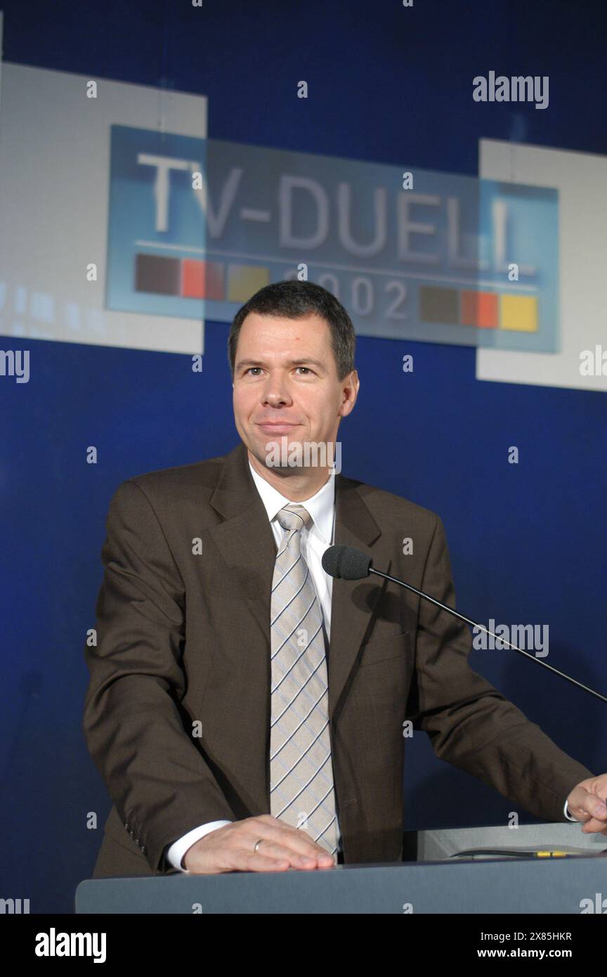 Das RTL TV-Duell 2002 mit dabei Moderator Peter Kloeppel Stock Photo ...