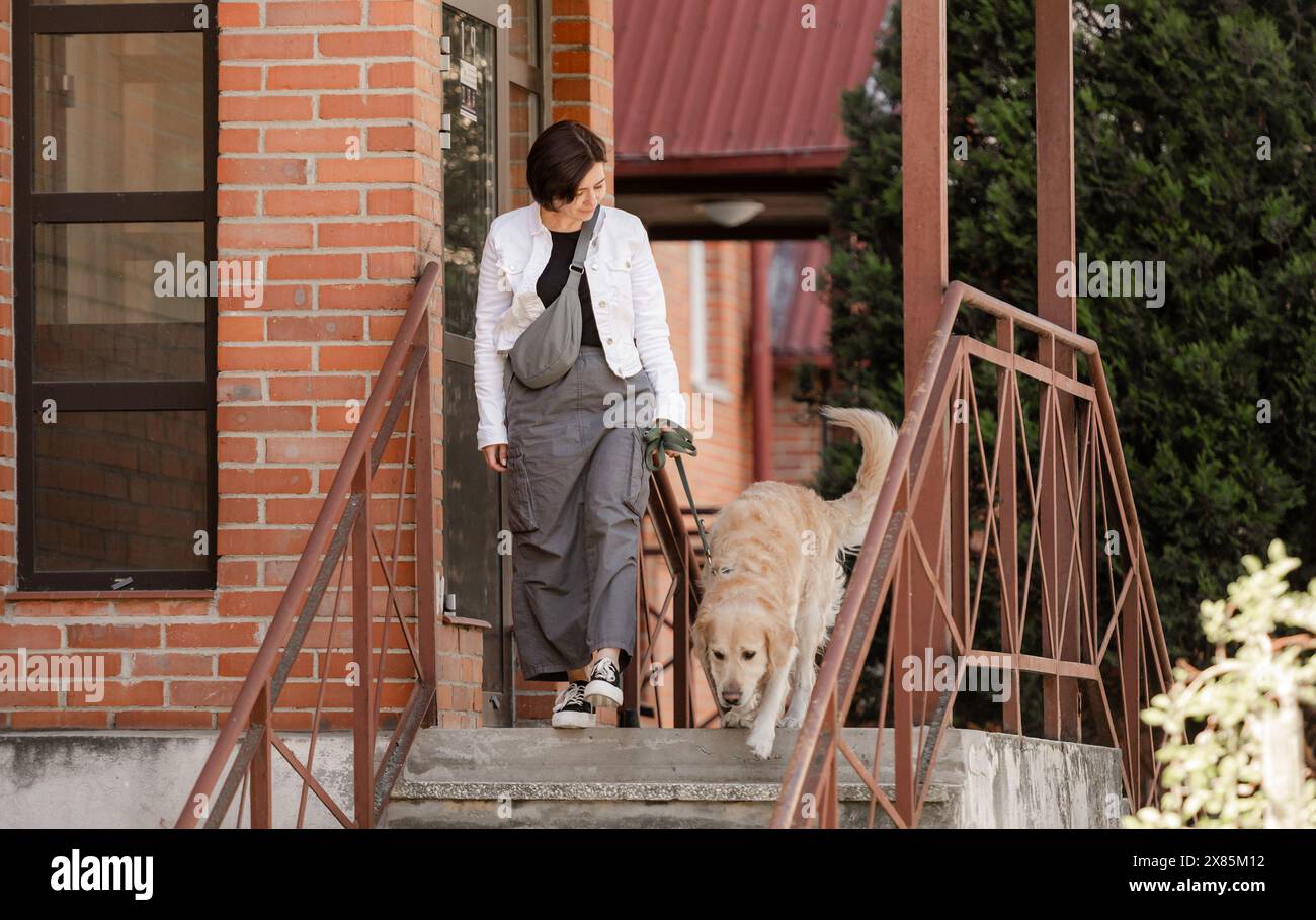 Woman leaving house and exercise hi-res stock photography and images ...