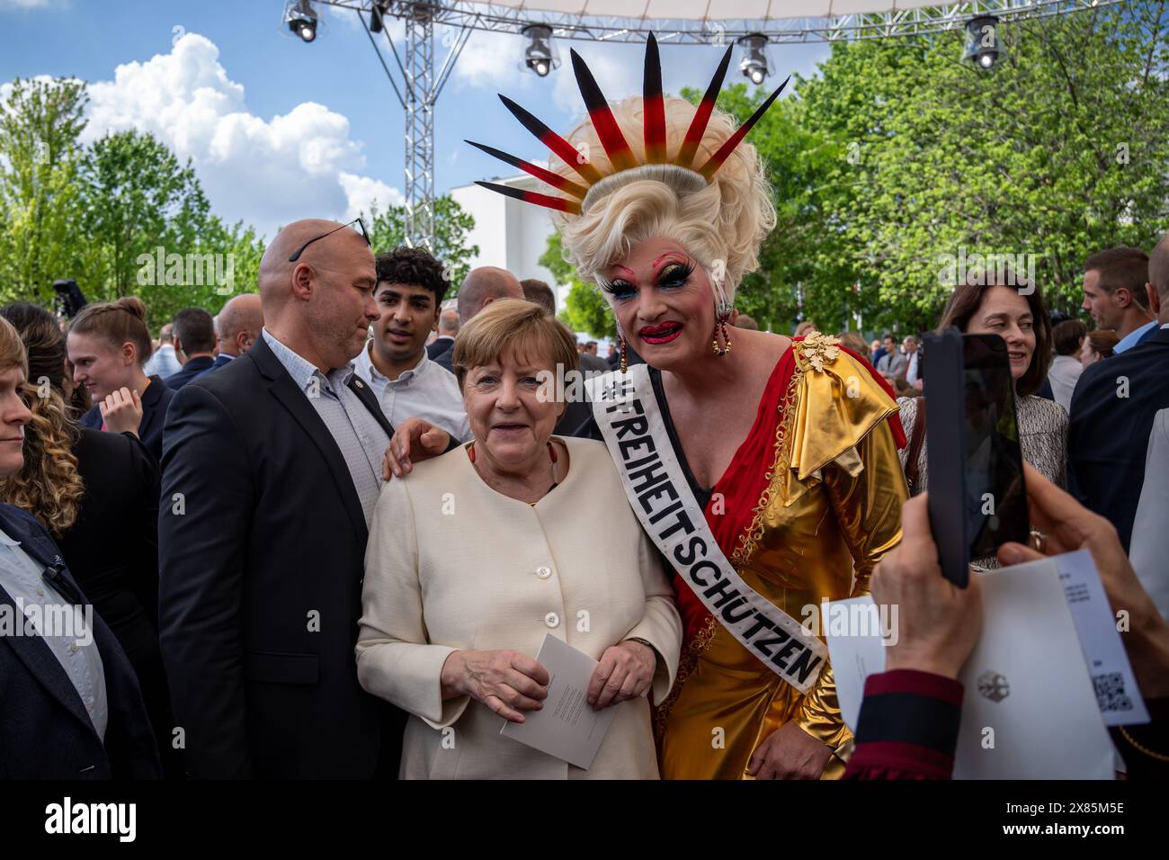 23 May 2024, Berlín: Former German Chancellor Angela Merkel with drag ...