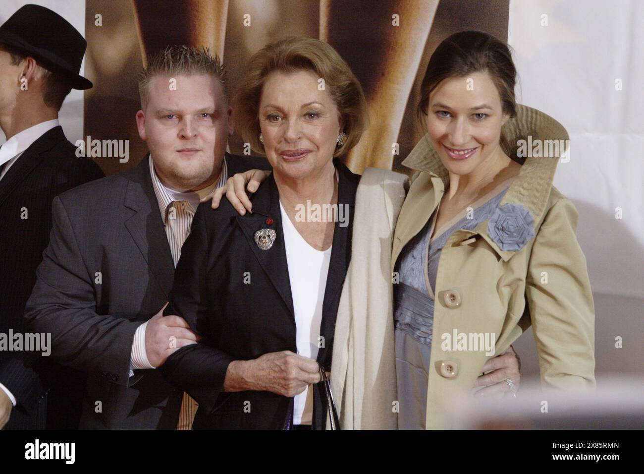 Axel Stein, Nadja Tiller und Johanna Wokalek bei der Premiere von Til ...
