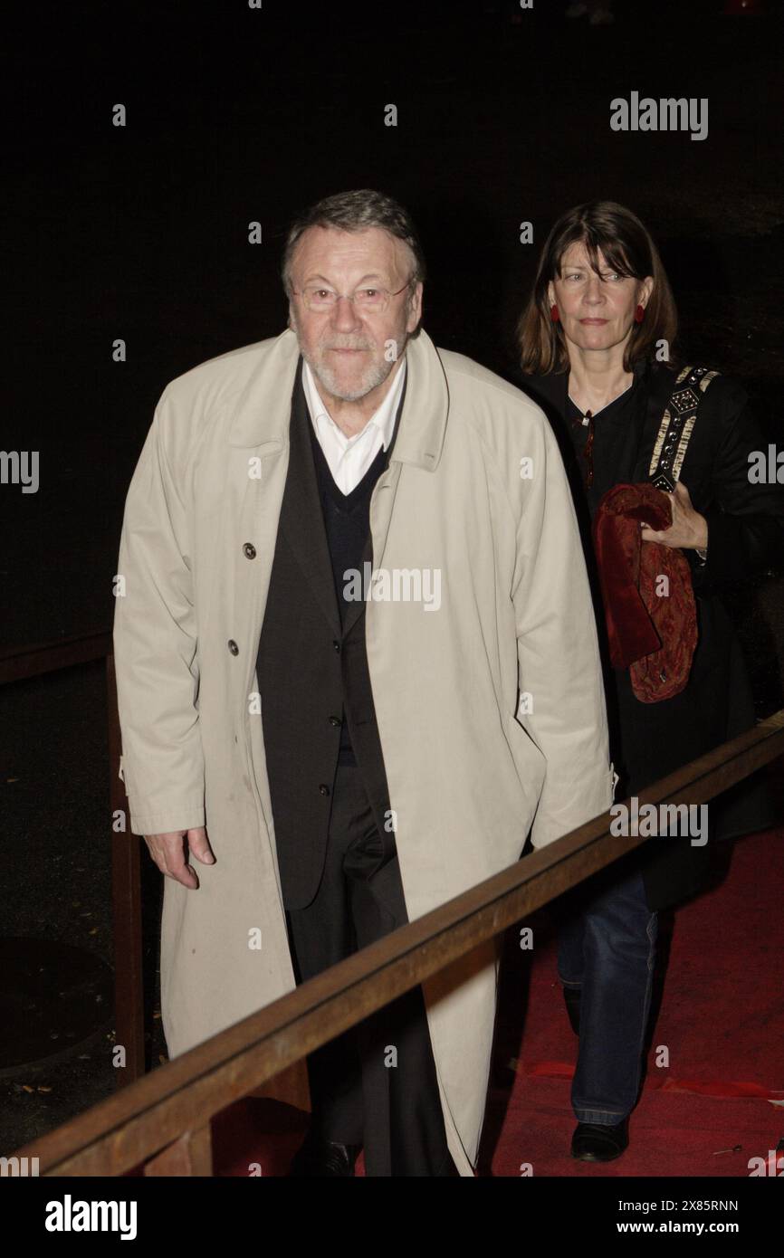 Barfuss 2000s hi-res stock photography and images - Alamy