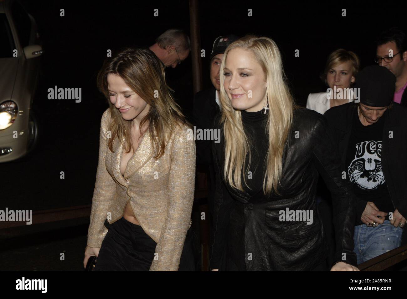 Alexandra Neldel (links) und Janine Kunze bei der Premiere von Til ...