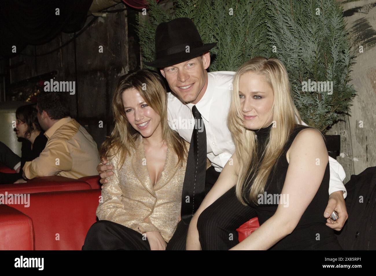 Steffen Wink trifft Alexandra Neldel (links) und bei der Premiere von ...