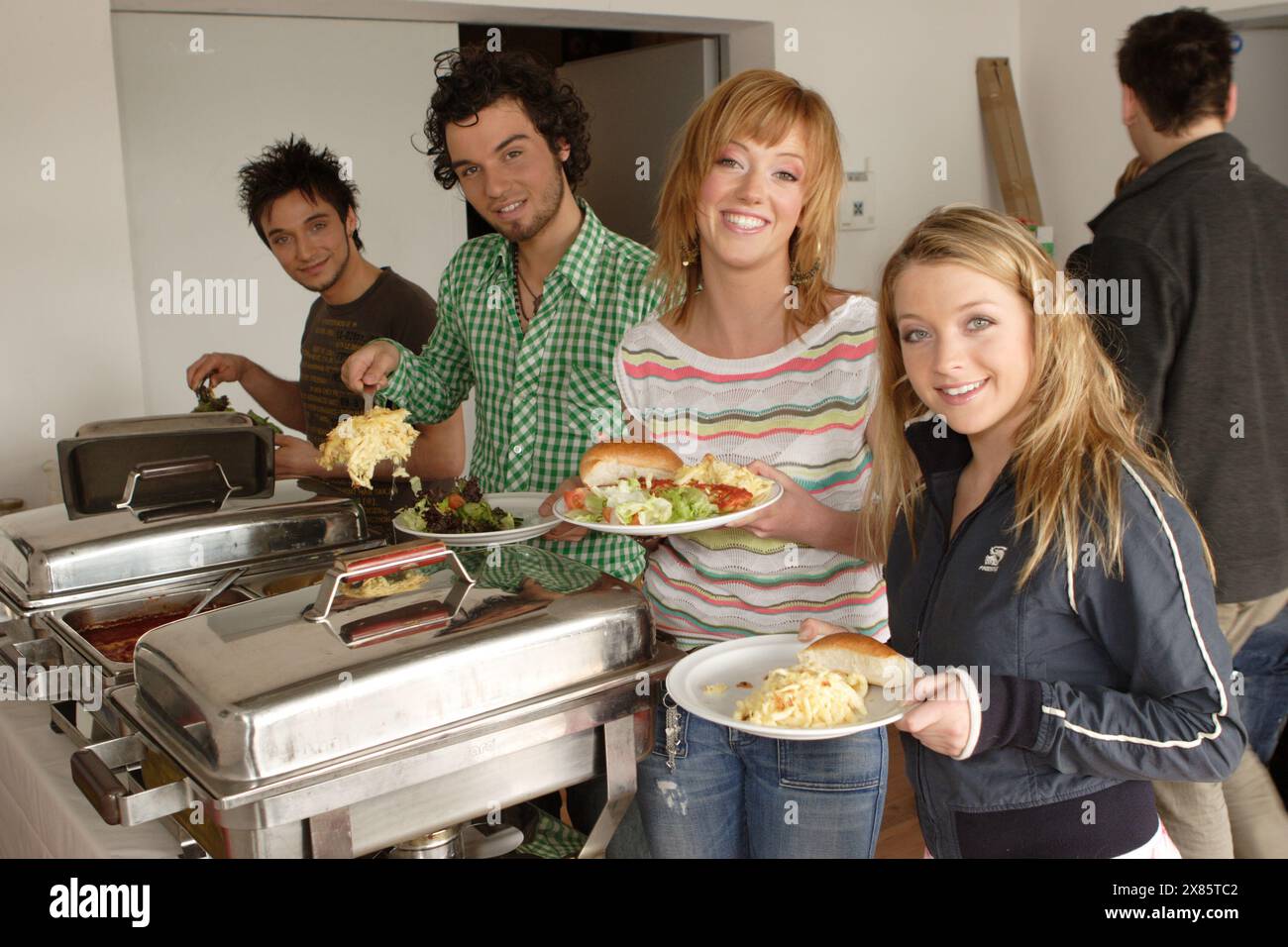 Deutsche Popband "Banaroo" im Studio in Mannheim, erstmal was essen ...