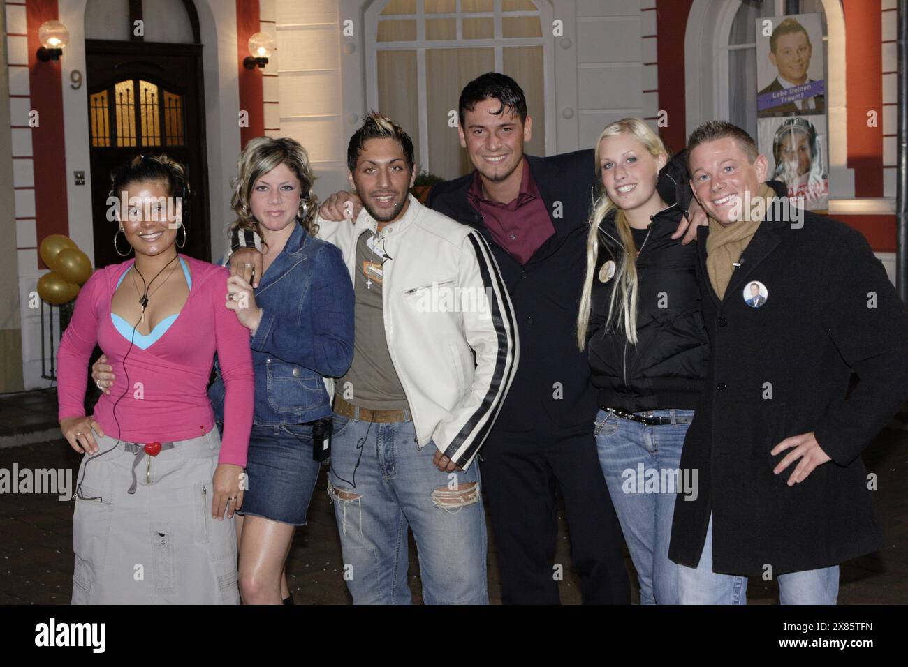 Wahl zum Dorf Bürgermeister bei der Big Brother Show der Staffel 6 in Hürth, Deutschland 2005 ...