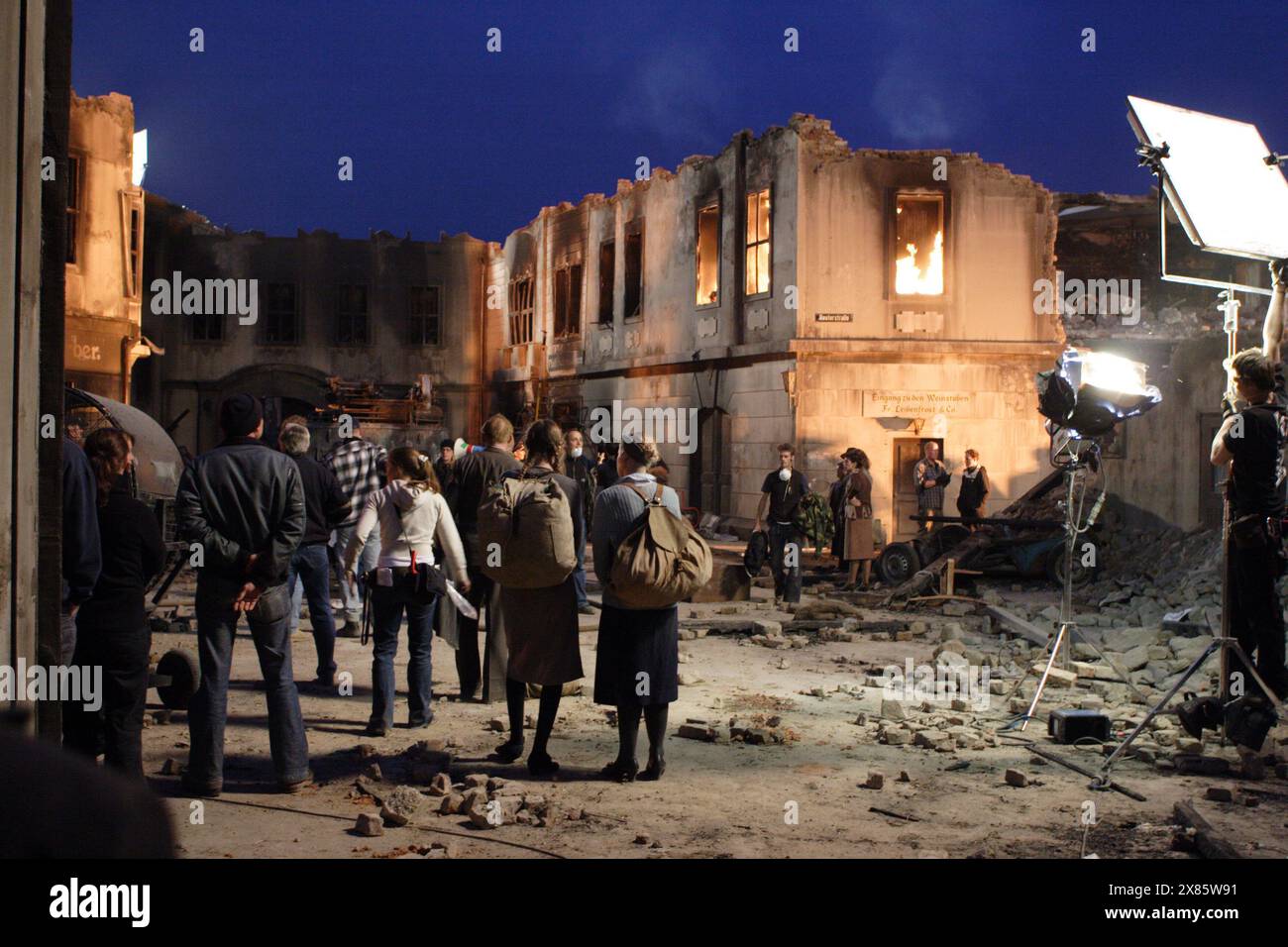 Pyrotechnik wrid bei den Dreharbeiten zum ZDF Fernsehfilm "Dresden" im ...