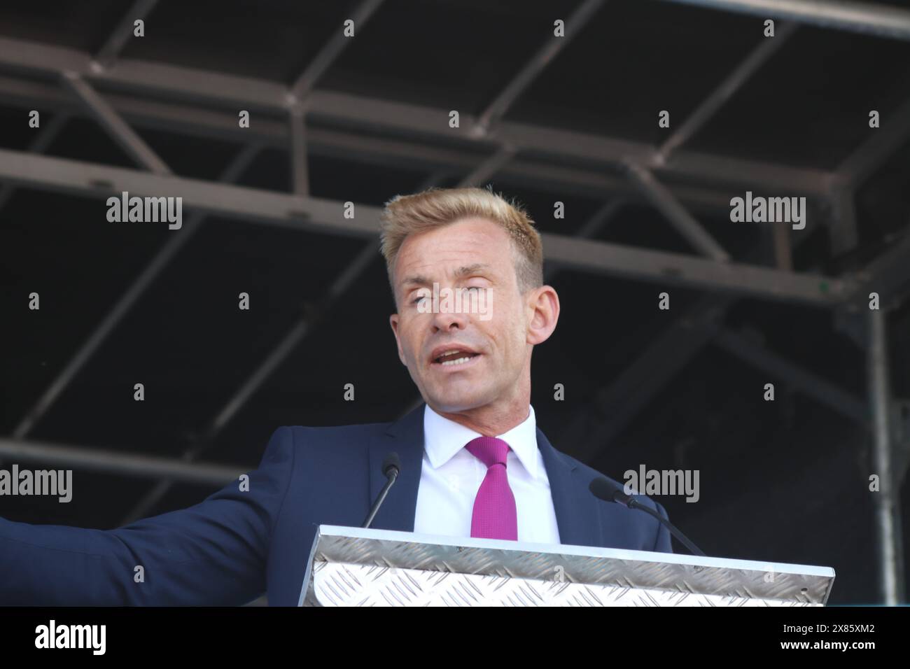 Leader nigel farage and david bull hi-res stock photography and images ...