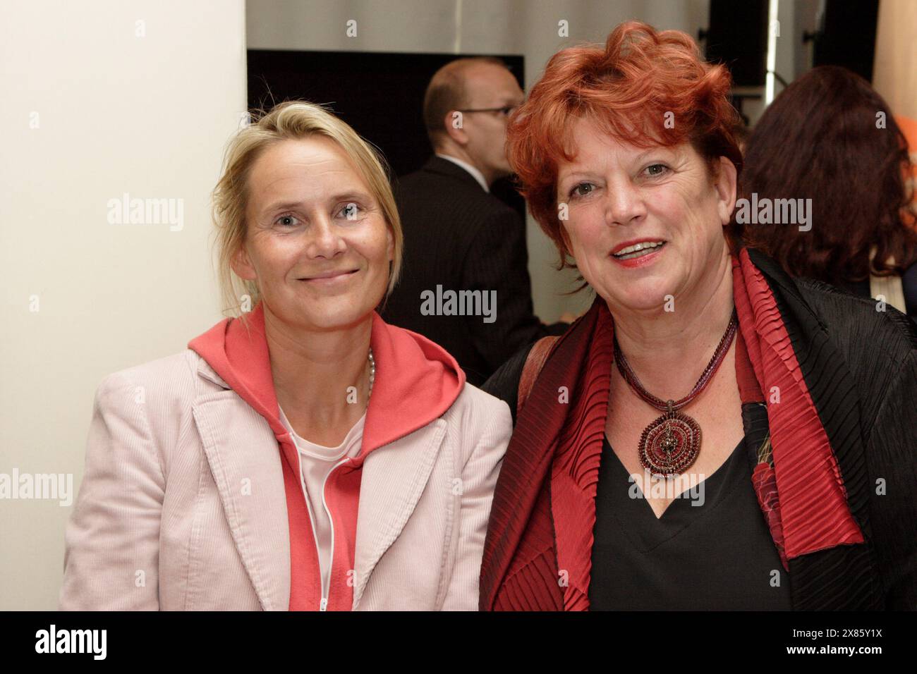 Heike Hempel (Redaktionsleiterin Fernsehfilm II) und Regina Ziegler ...