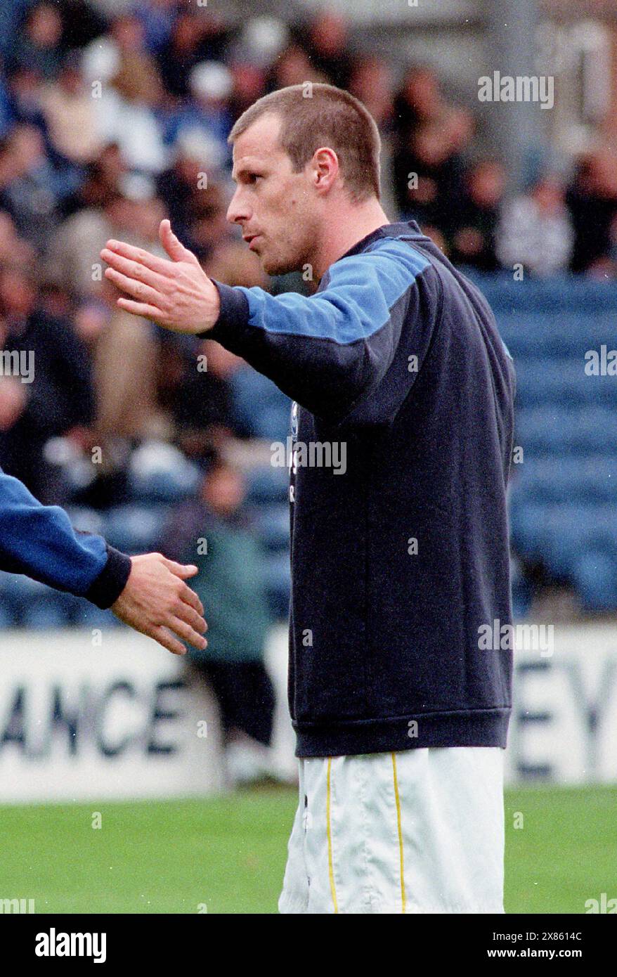 POMPEY MANAGER STEVE CLARIDGE GIVES OUT LAST MINUTE INSTRUCTIONS BEFORE ...