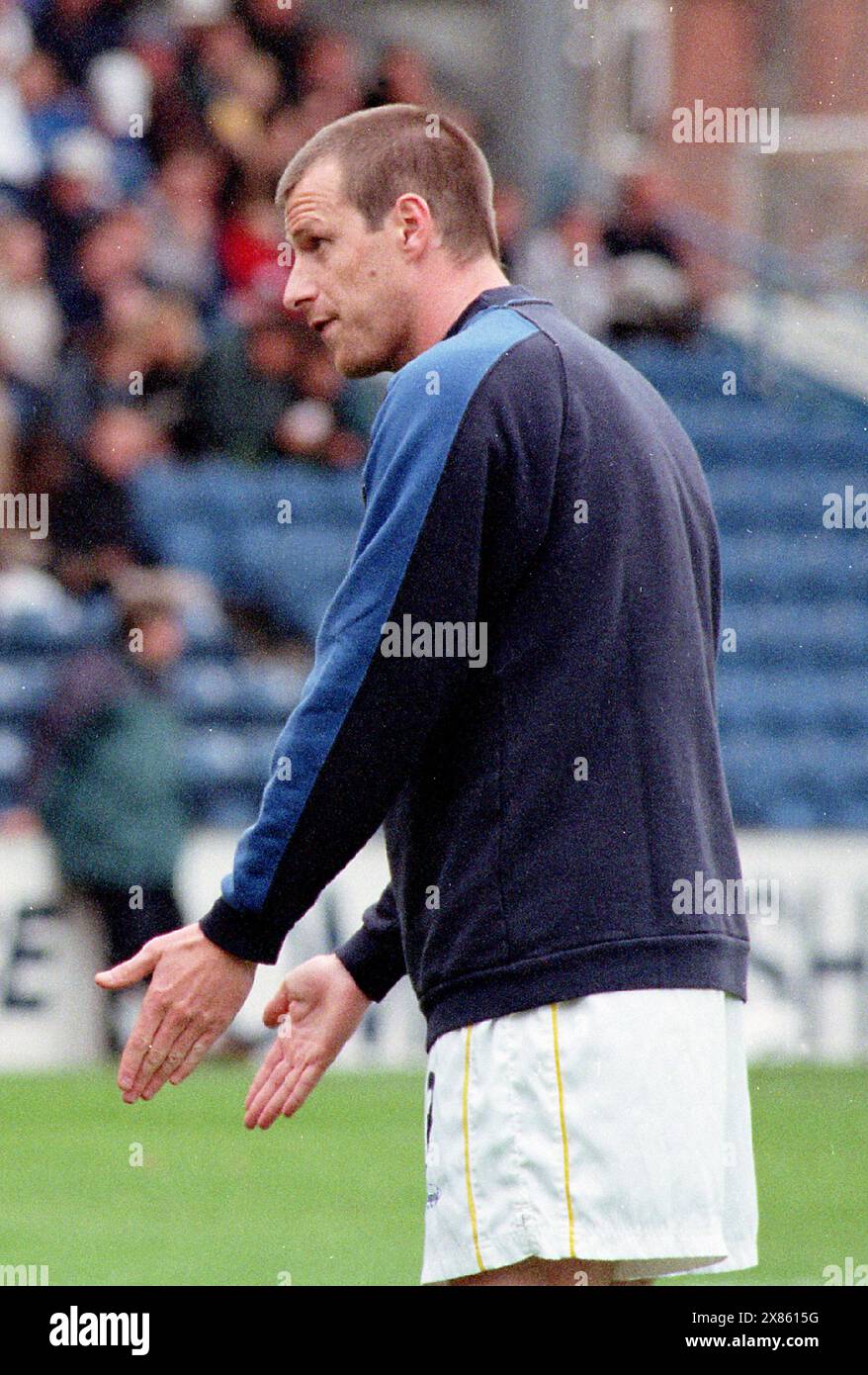 POMPEY MANAGER STEVE CLARIDGE GIVES OUT LAST MINUTE INSTRUCTIONS TO LEE ...