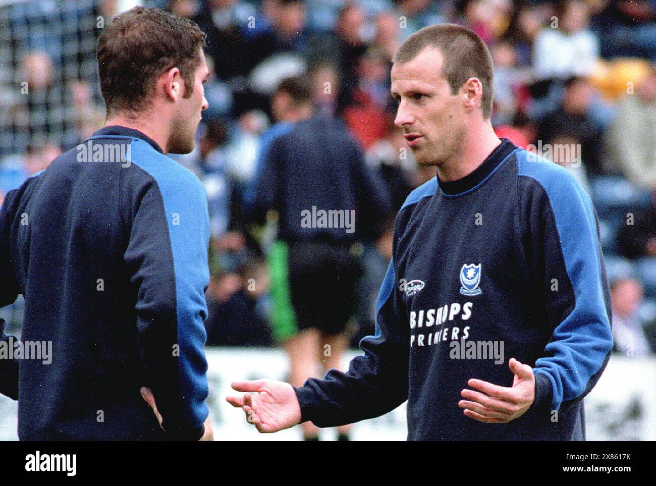 POMPEY MANAGER STEVE CLARIDGE GIVES OUT LAST MINUTE INSTRUCTIONS TO LEE ...