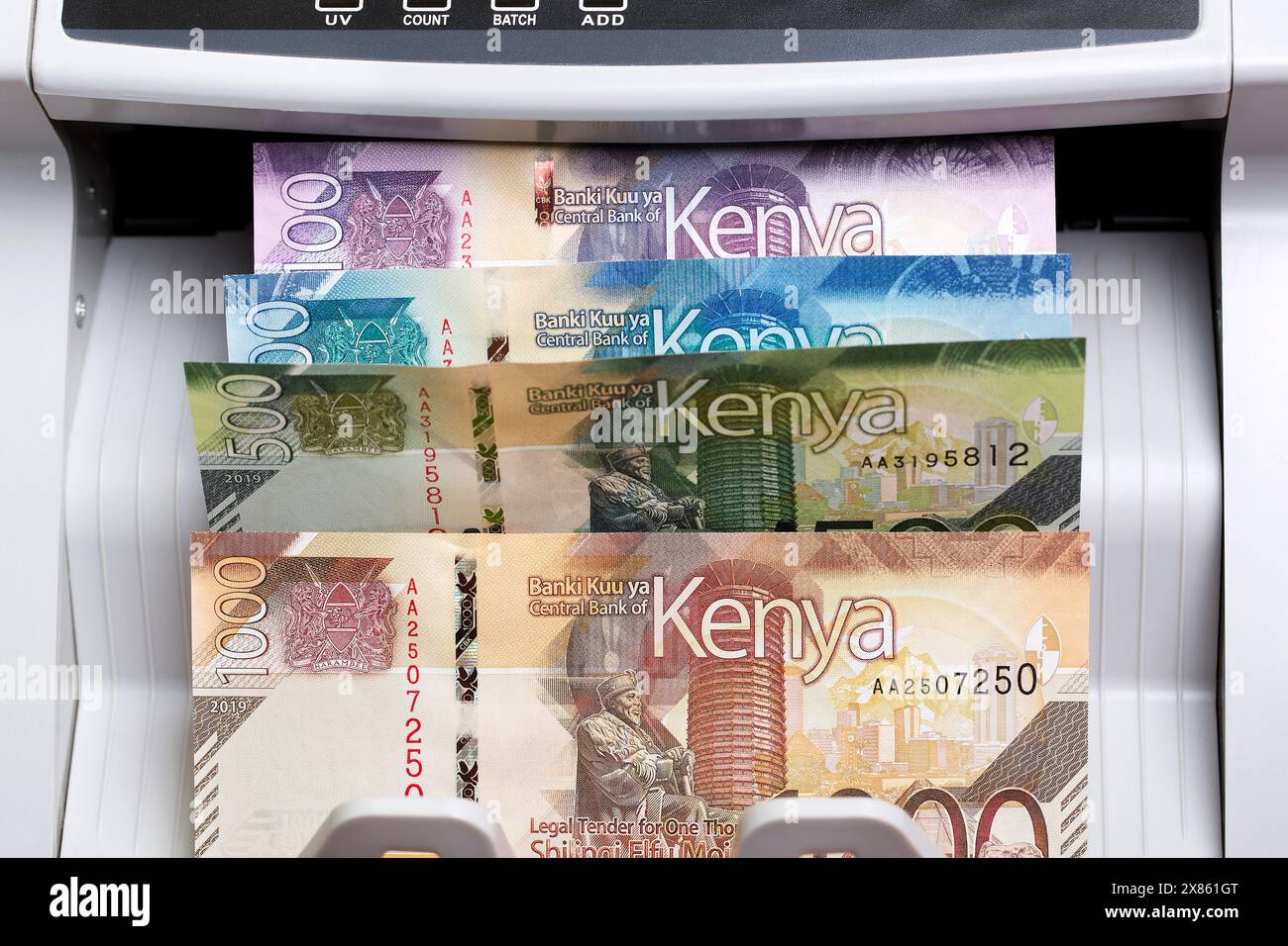 Kenyan money - shilling in a counting machine Stock Photo - Alamy