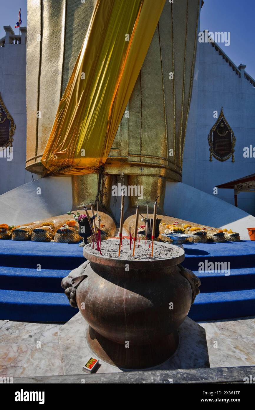 Thailand, Bangkok, the huge feet of the 32 meters tall Standing Buddha ...