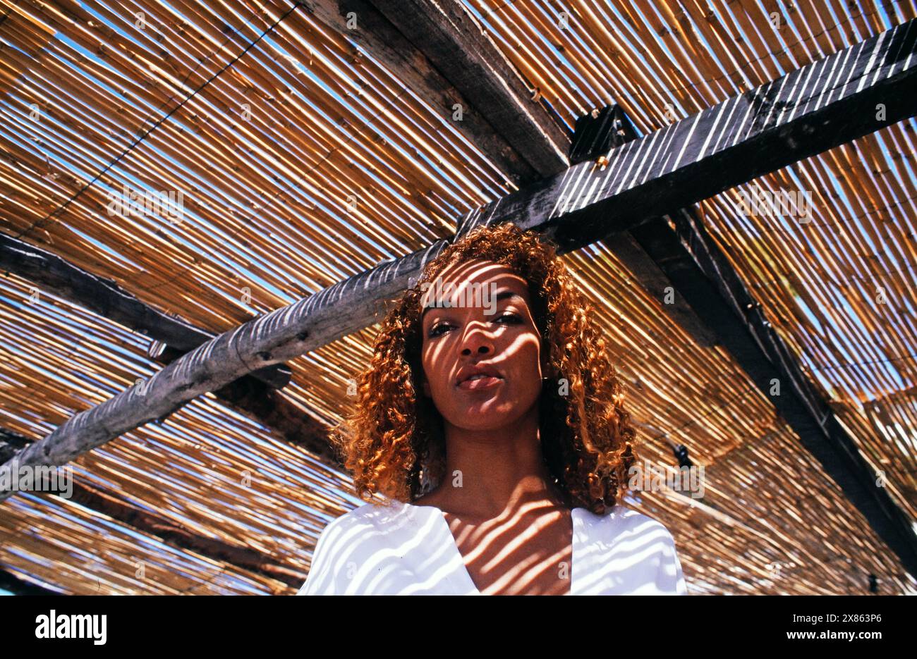 Carol Campbell, deutsche Schauspielerin und Moderatorin, im Urlaub, um 2001 Stock Photo - Alamy