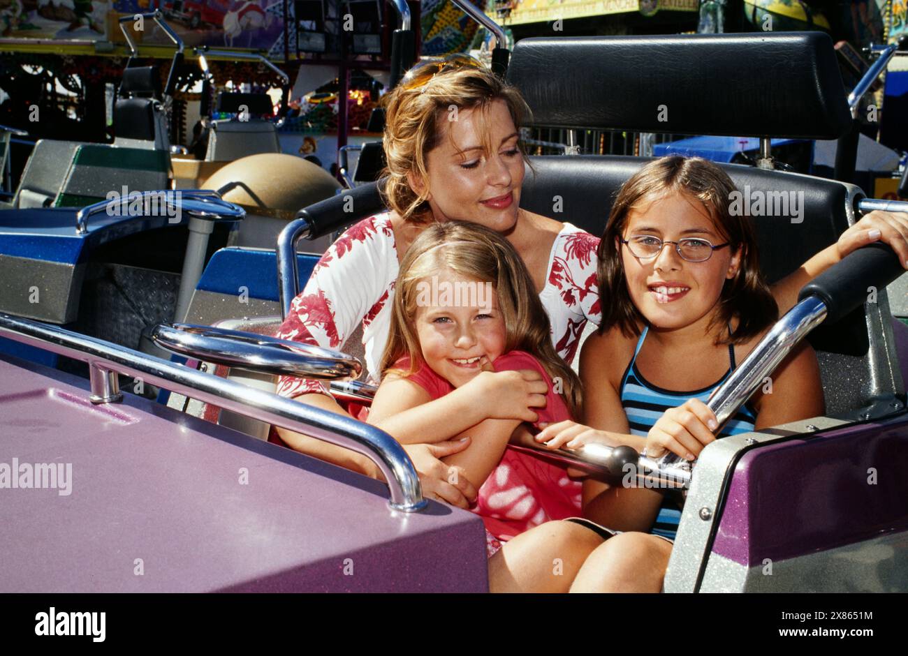 Karin Thaler, deutsche Schauspielerin, mit Kindern unterwegs auf dem ...