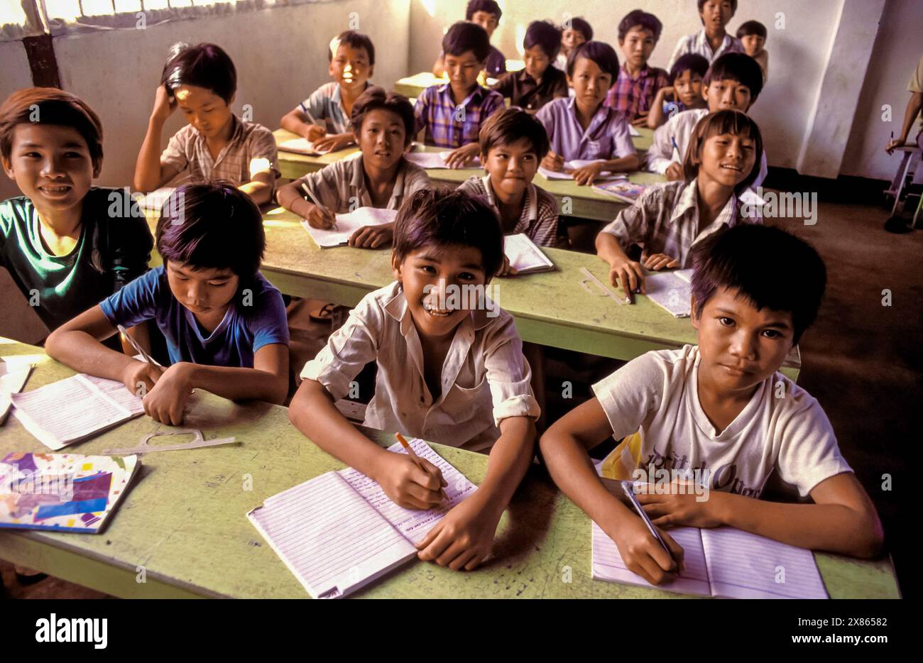 Philippines school classroom hi-res stock photography and images - Alamy