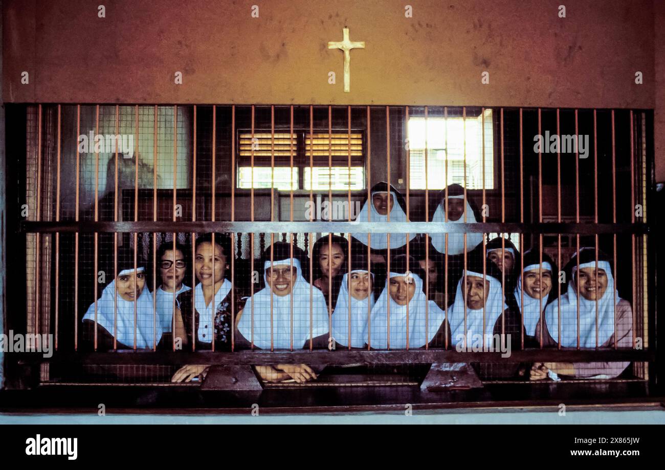 Philippines, Cebu - Carmelite nuns live behind bars to prevent ...