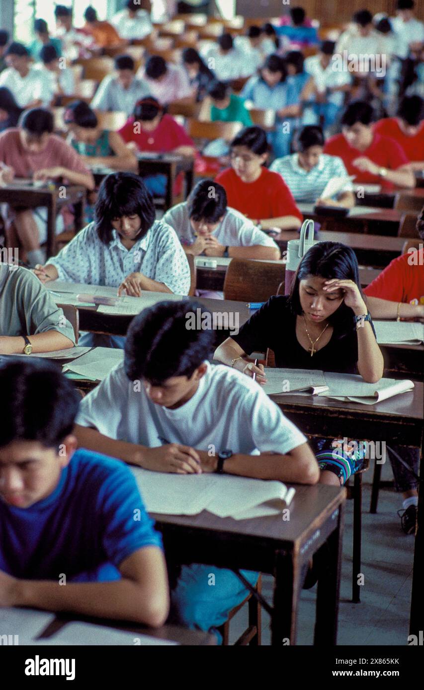 Philippines school classroom hi-res stock photography and images - Alamy
