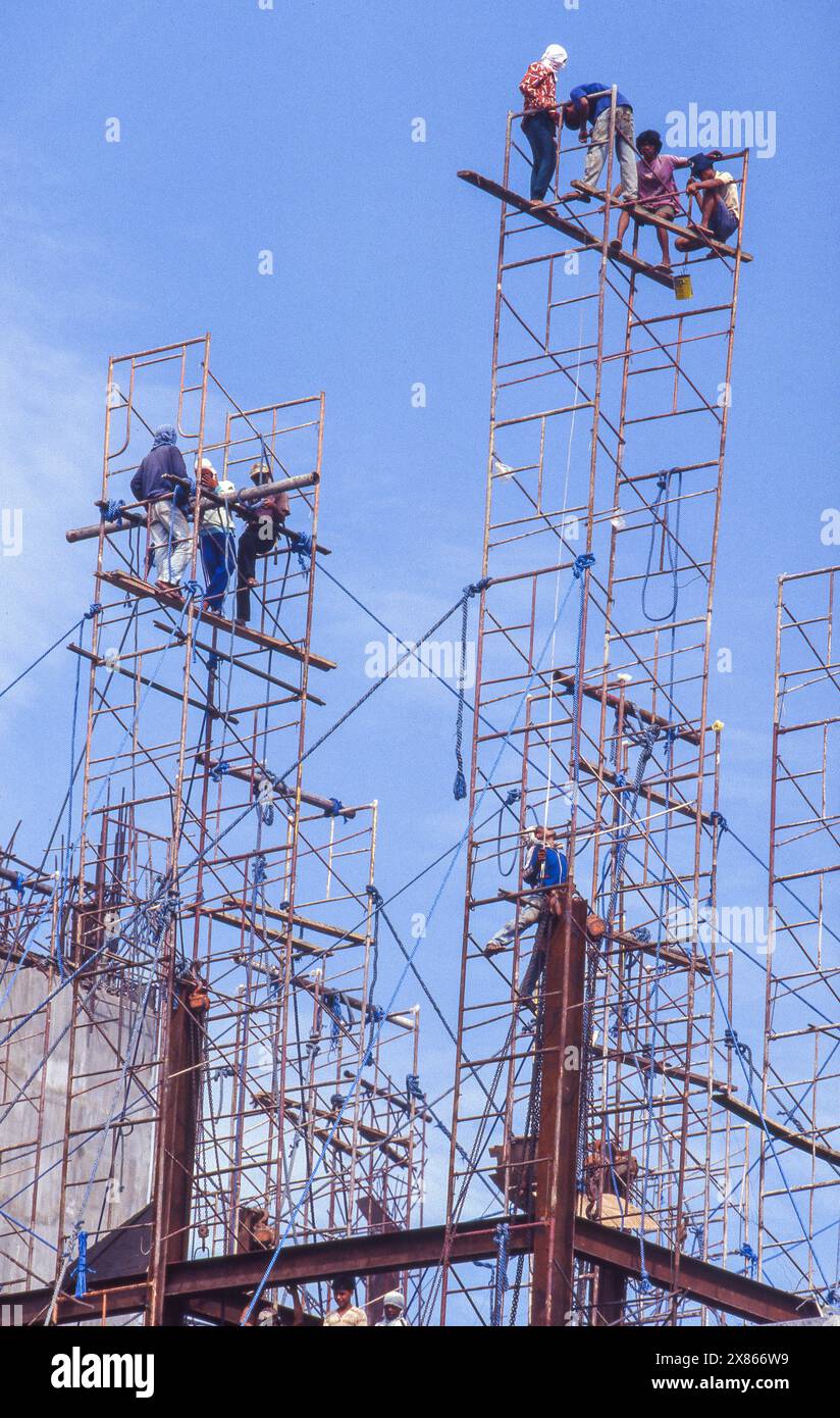 Philippines construction workers hi-res stock photography and images ...