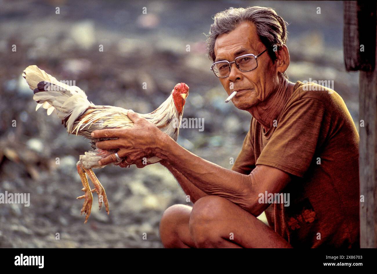 Philippines cigarette smoking hi-res stock photography and images - Alamy