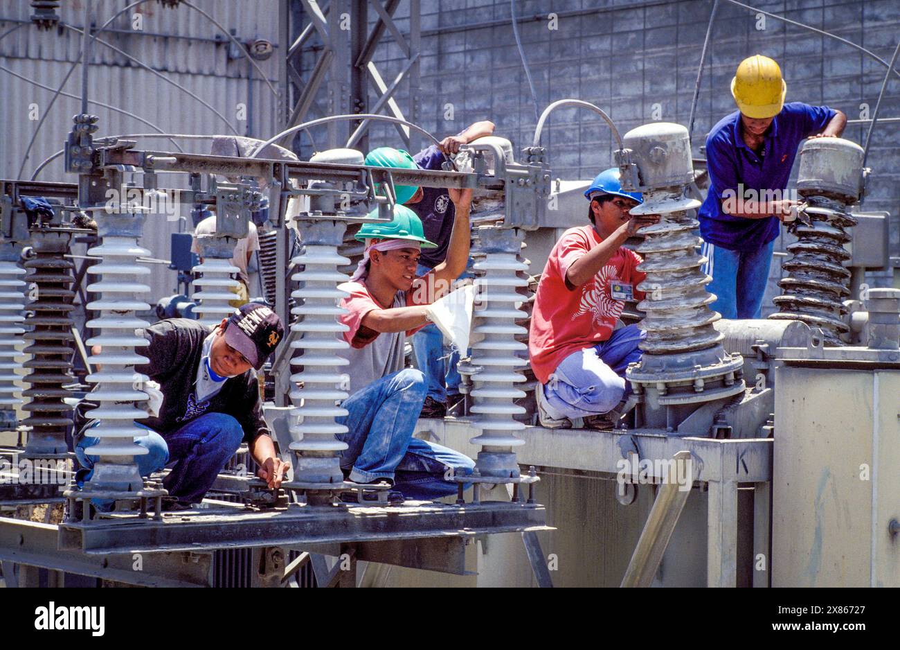 Philippines, Luzon; Labourors doing maintenance on electricity ...