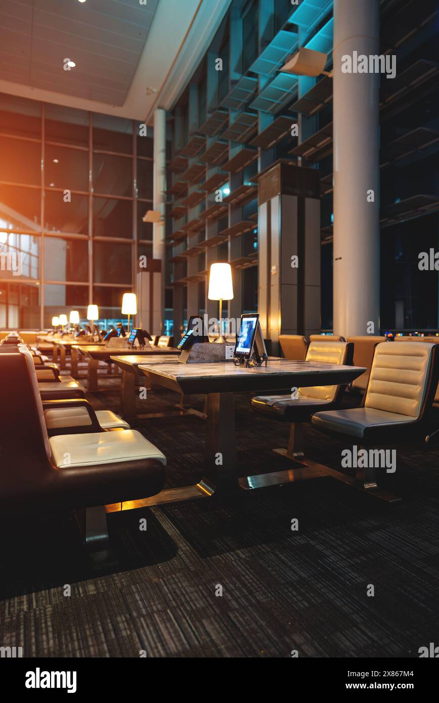 Airport computer charging hi-res stock photography and images - Alamy