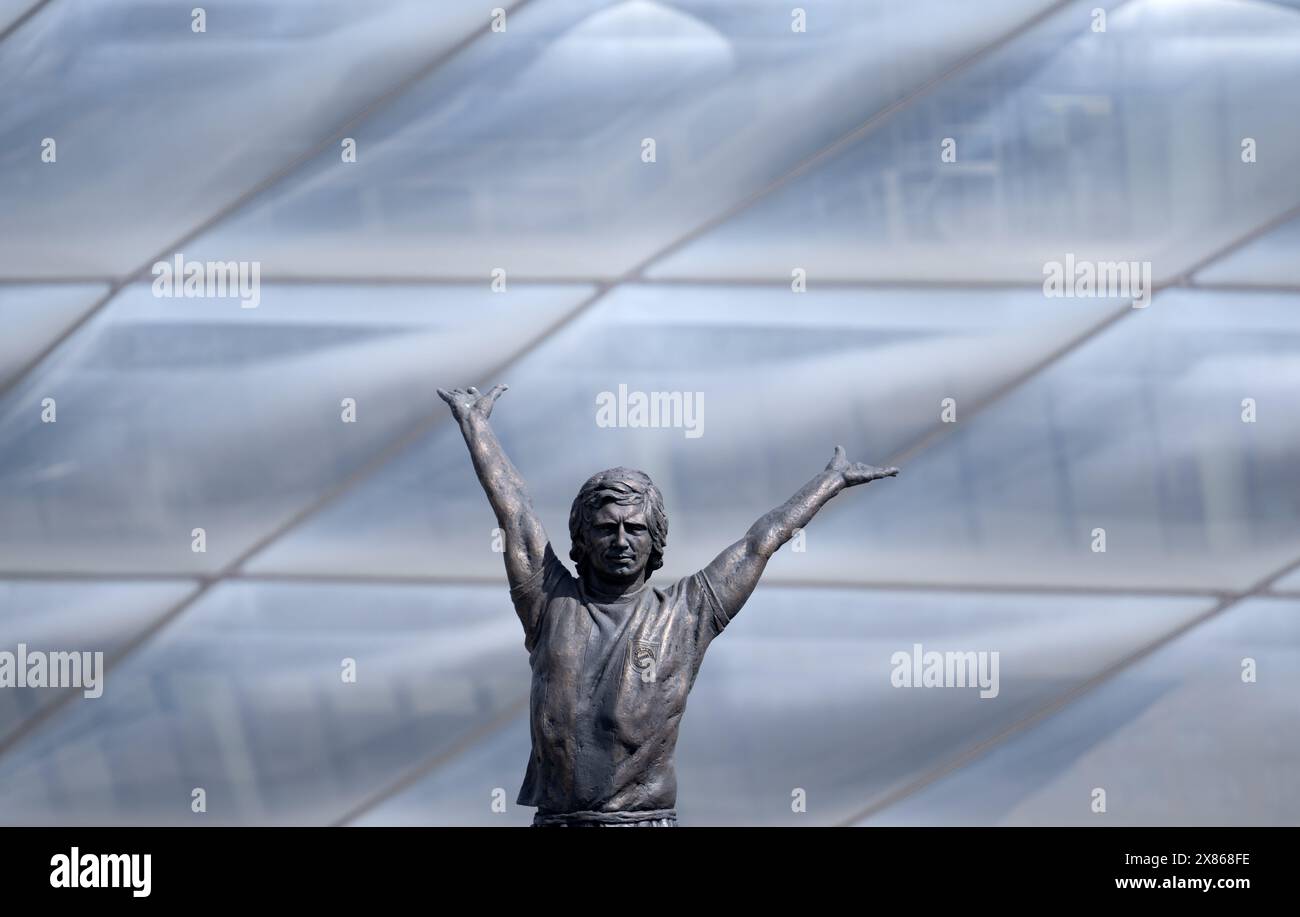 23 May 2024, Bavaria, Munich: A statue in honor of soccer legend Gerd ...