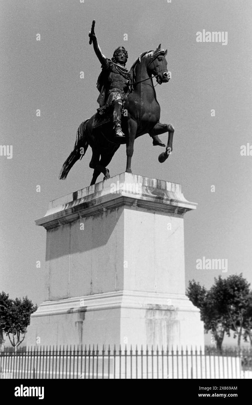 Das Reiterstandbild zu Eheren Ludwig XIV im Park Promenade du Peyroux ...