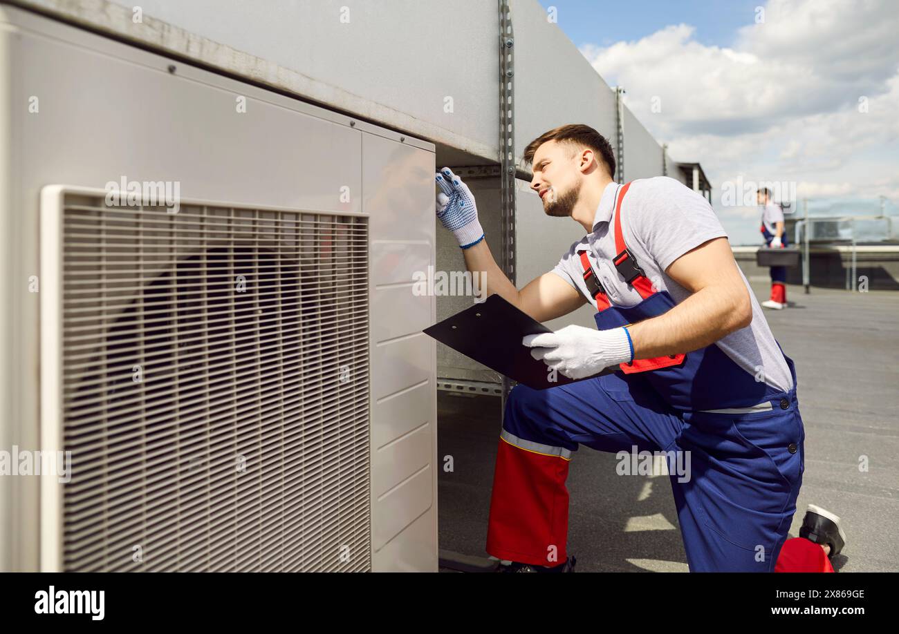 Engineer servicing air conditioner hi-res stock photography and images ...
