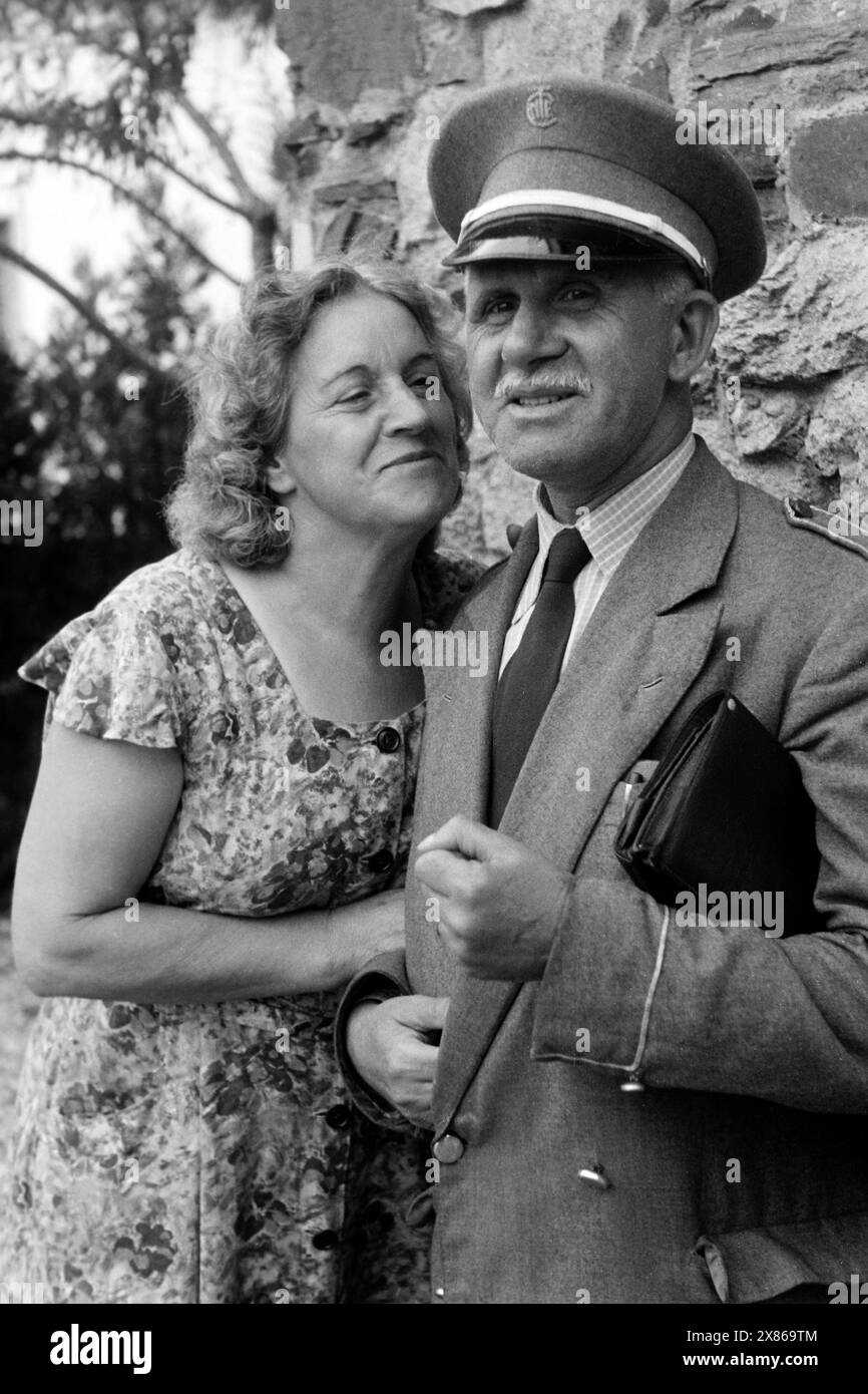 Spanish couple, 1950's hi-res stock photography and images - Alamy
