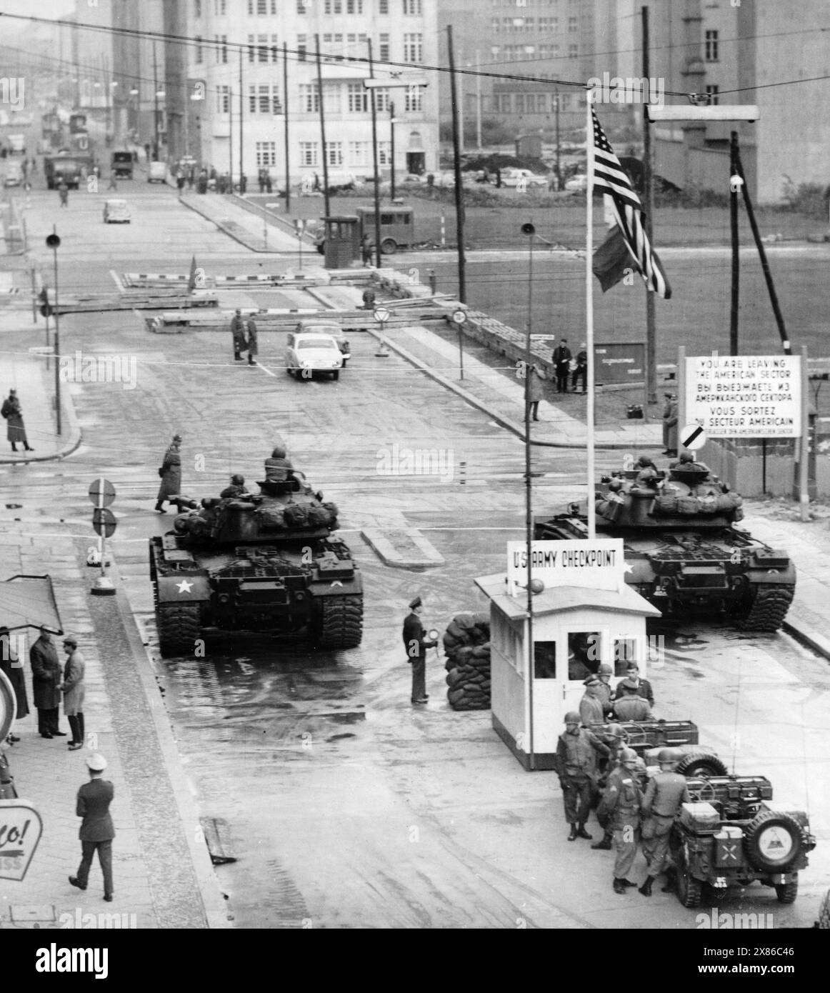 Checkpoint charlie 1961 hi-res stock photography and images - Alamy