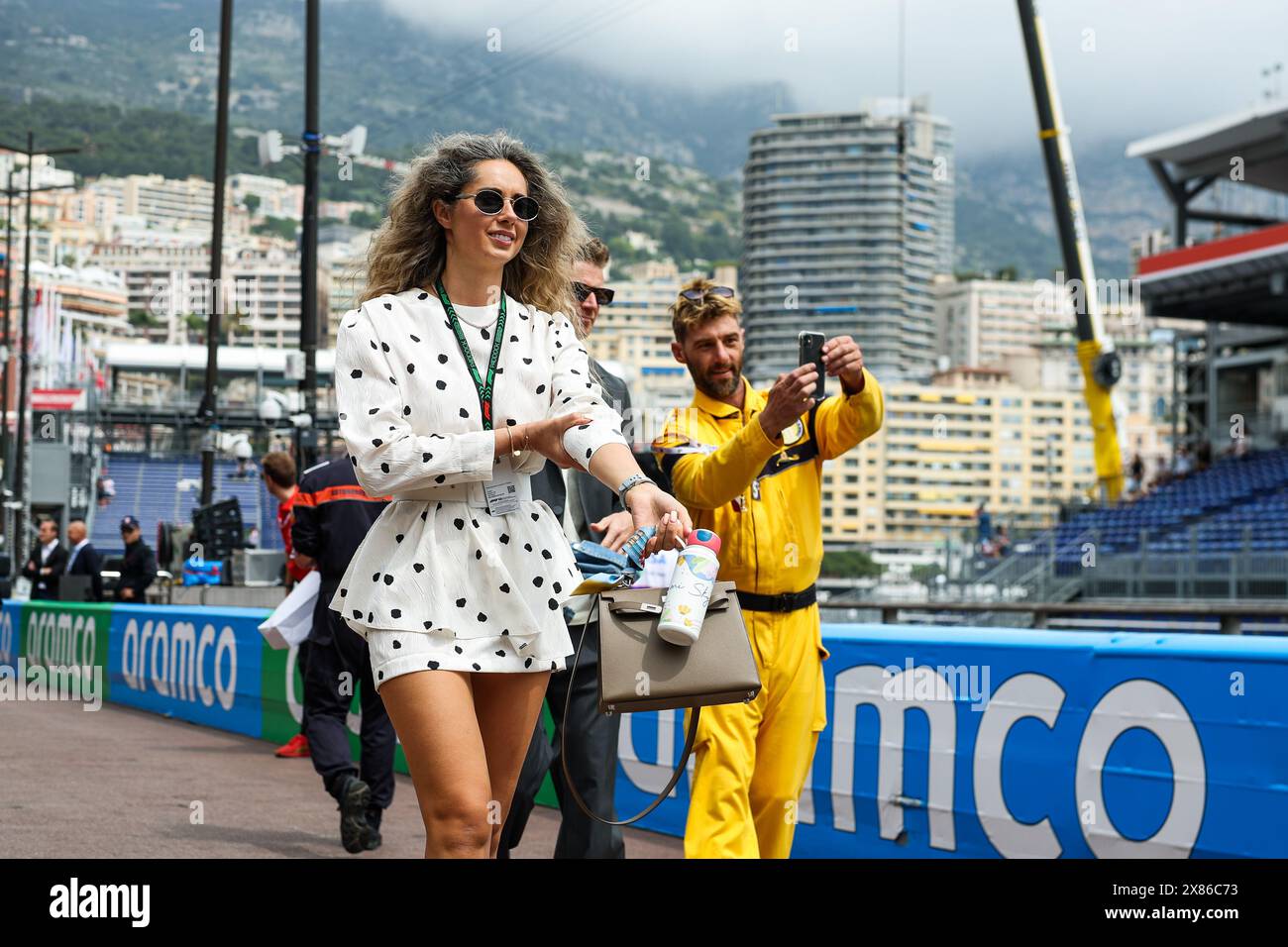 HULKENBERG Nico (ger), Haas F1 Team VF-24 Ferrari, with his wife Egl ...