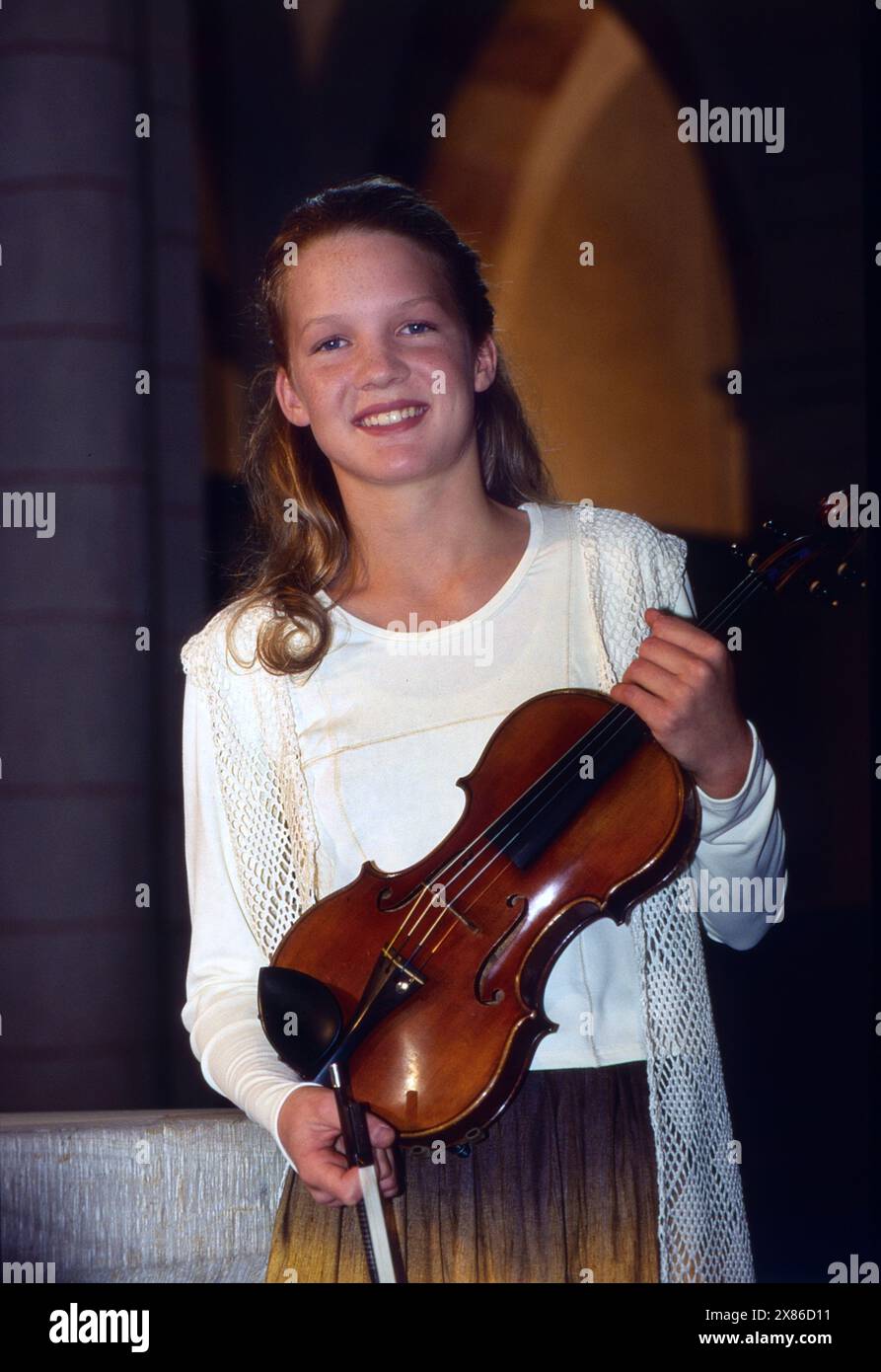 Junge geigerin hi-res stock photography and images - Alamy