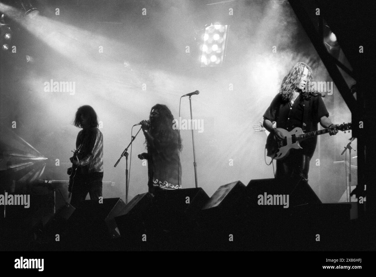 PRIMAL SCREAM, SCREAMADELICA TOUR, GLASTONBURY 92: L-R Andrew Innes ...
