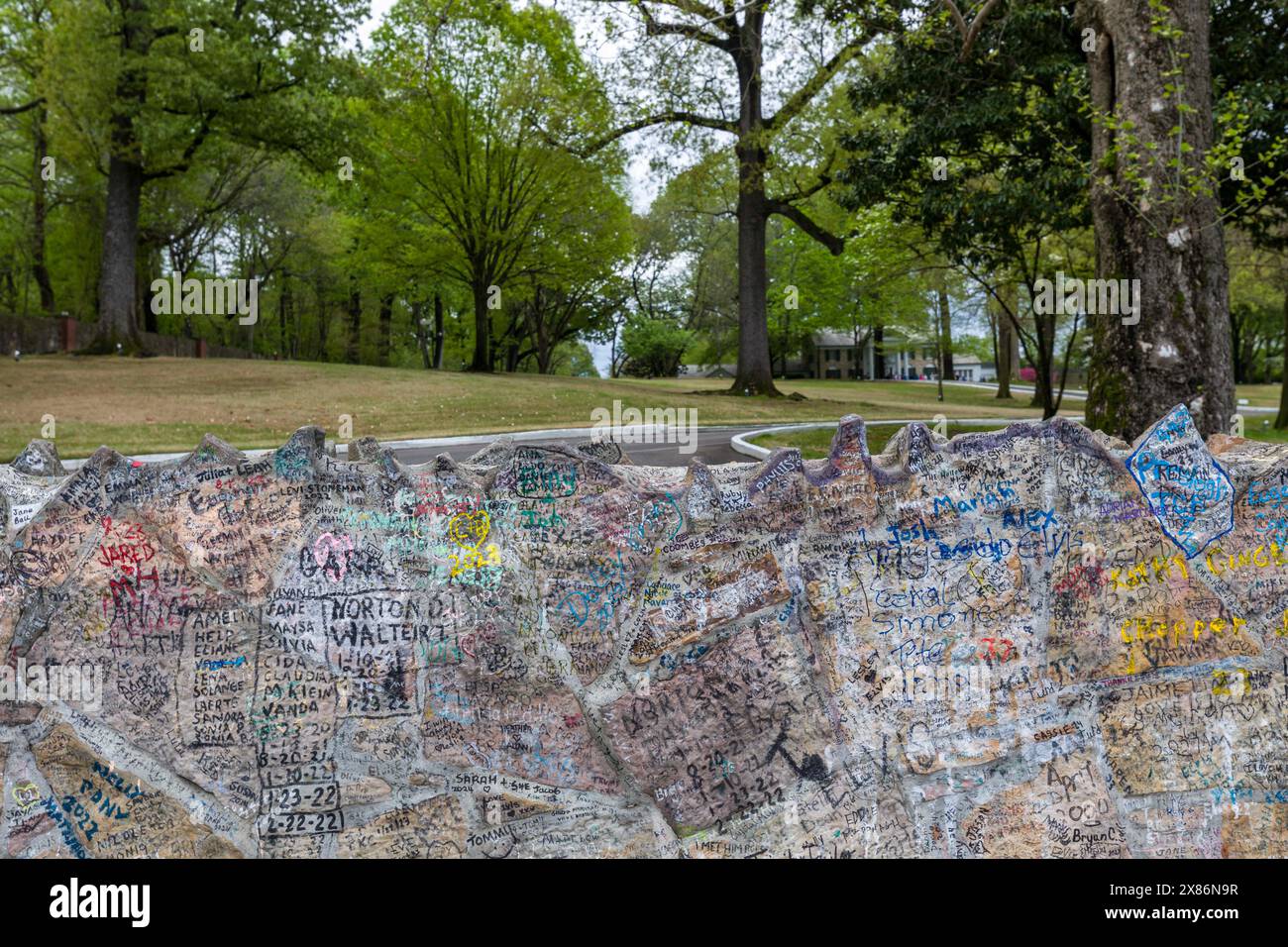 Memphis, Unknown. 10th Apr, 2024. Elvis Presley's house behind the ...