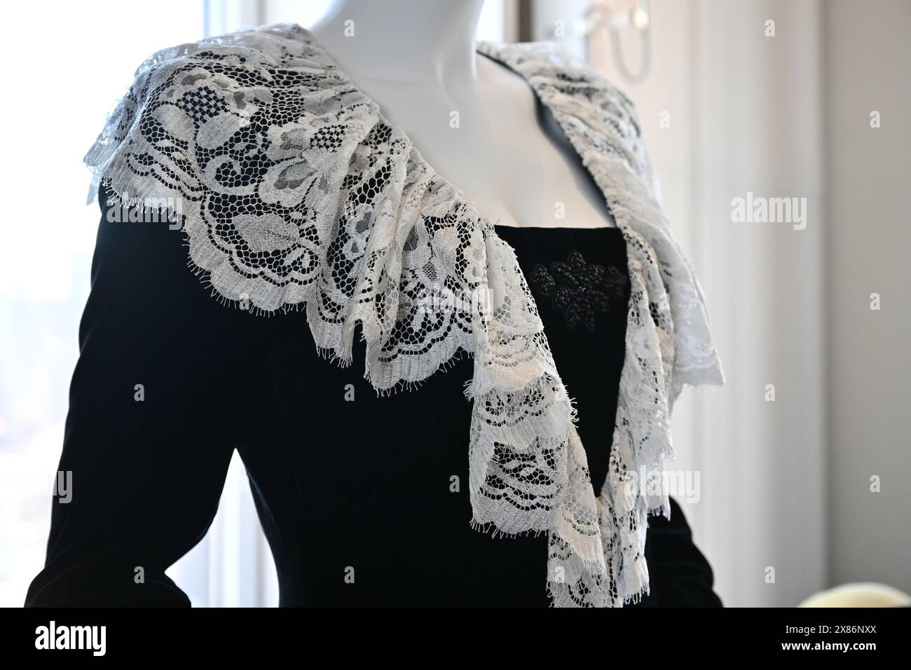 A Catherine Walker Black Velvet Evening Gown worn by Princess Diana on ...