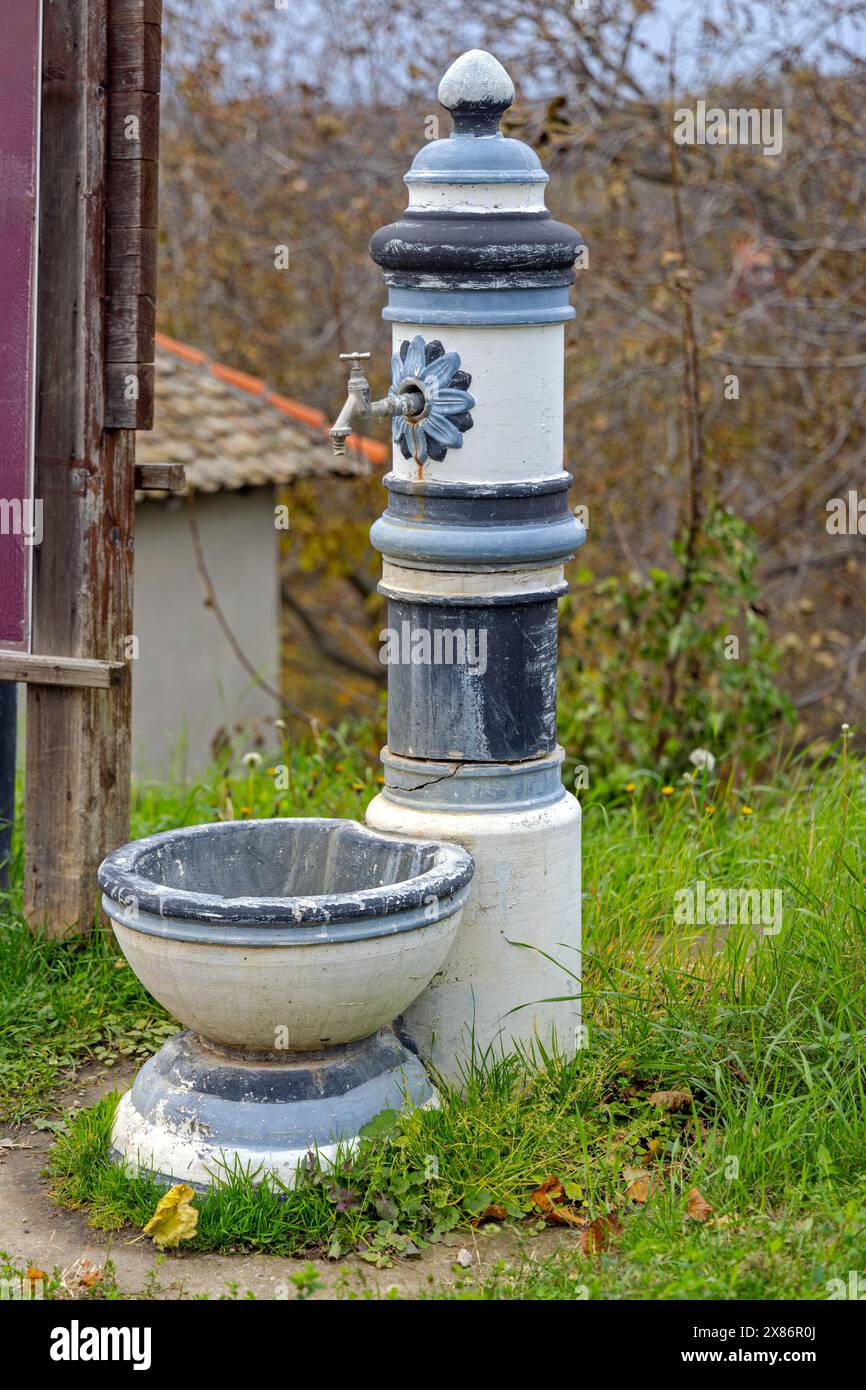 Water well structure hi-res stock photography and images - Alamy
